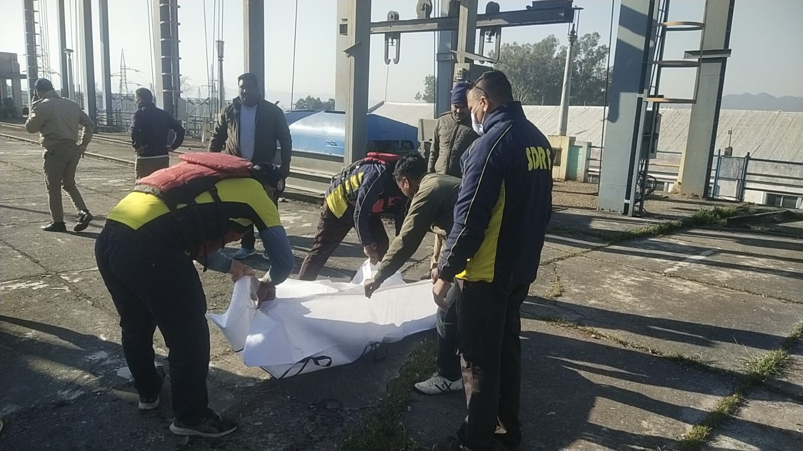 ऋषिकेश : साई घाट के पास नदी से SDRF ने बरामद किया एक शव... - Break News Today